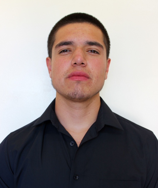 Manuel Rivera receives the María Luisa Lara Scholarship from The reo ...